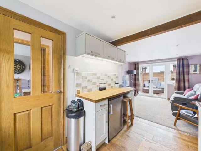 2 bed house for sale