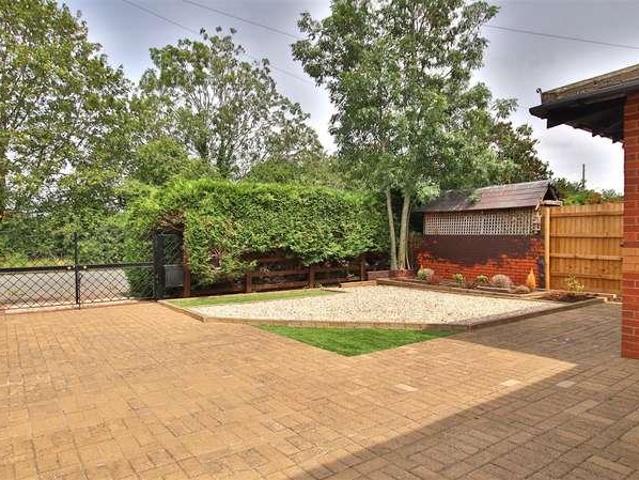 2 bed house for sale