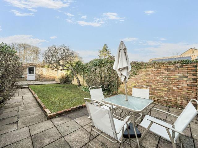 2 bed house for sale