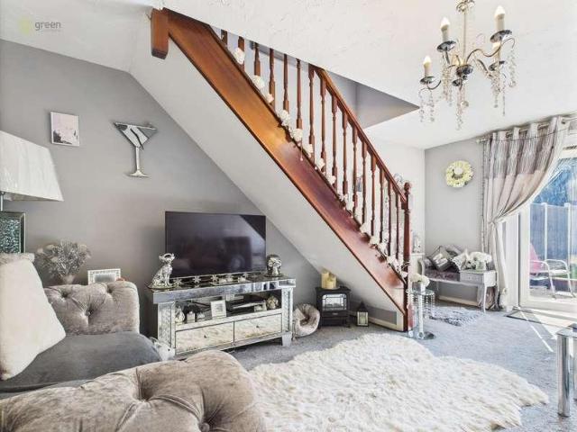 2 bed house for sale