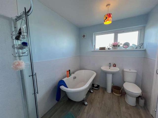 2 bed house for sale