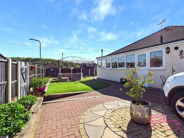 2 bed house for sale