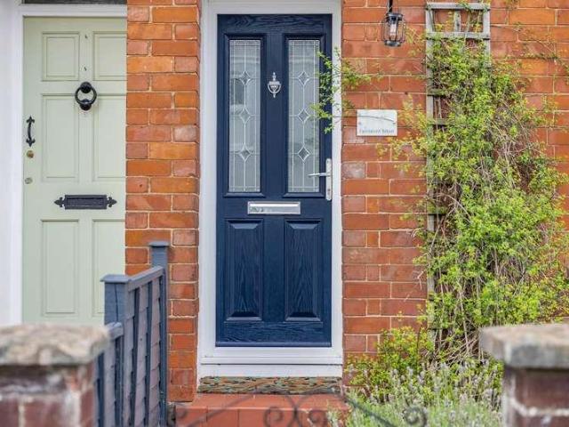 2 bed house for sale