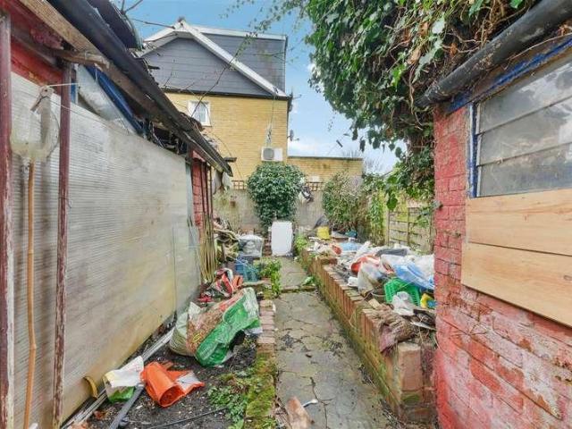 2 bed house for sale