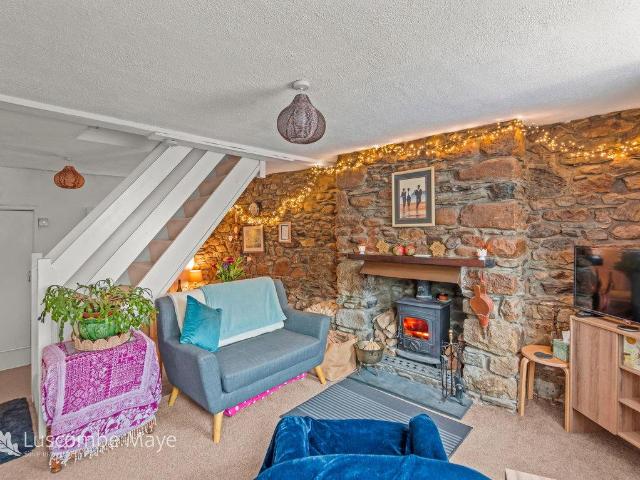 2 bed house for sale