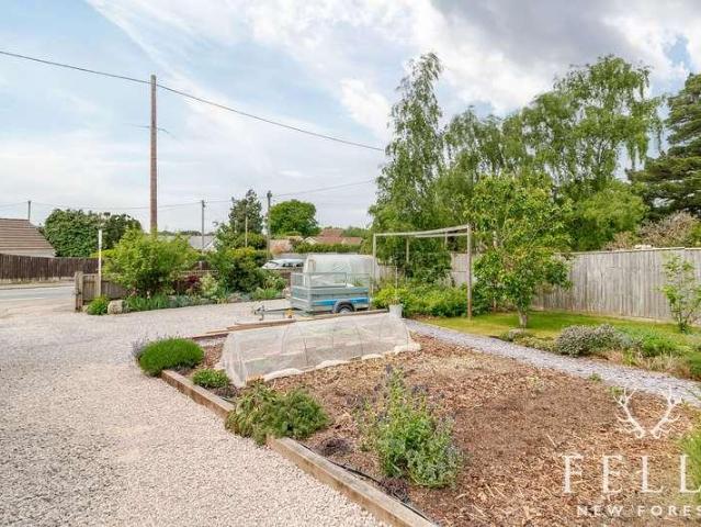 2 bed house for sale