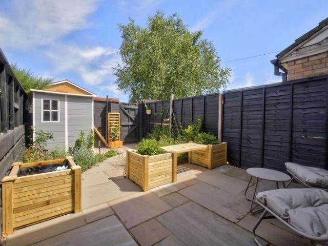 2 bed house for sale