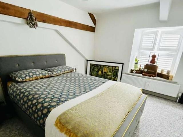 2 bed house for sale
