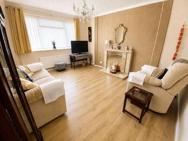 2 bed house for sale