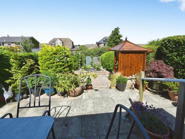 2 bed house for sale