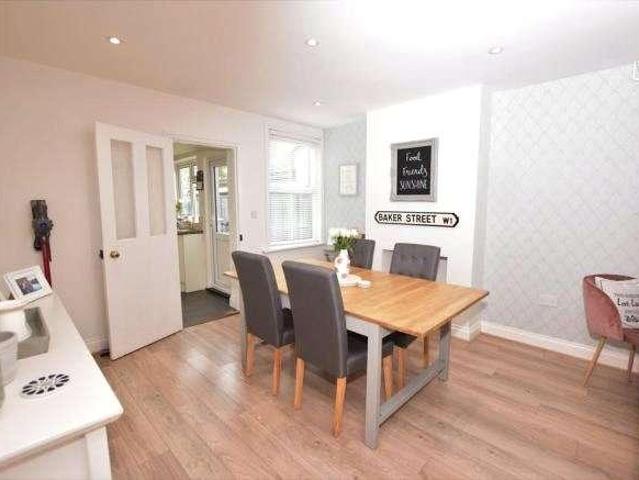 2 bed house for sale