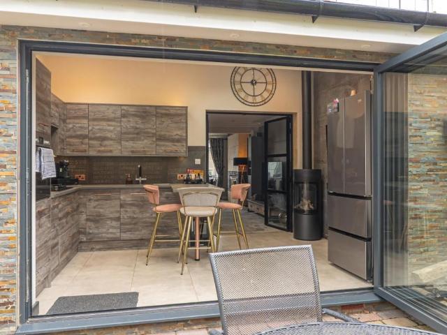 2 bed house for sale