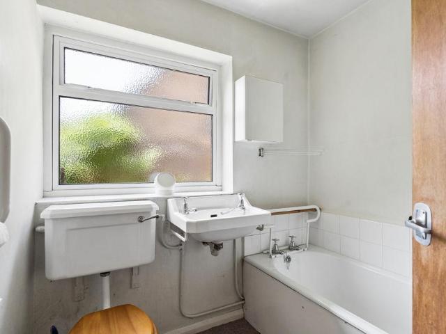 2 bed house for sale