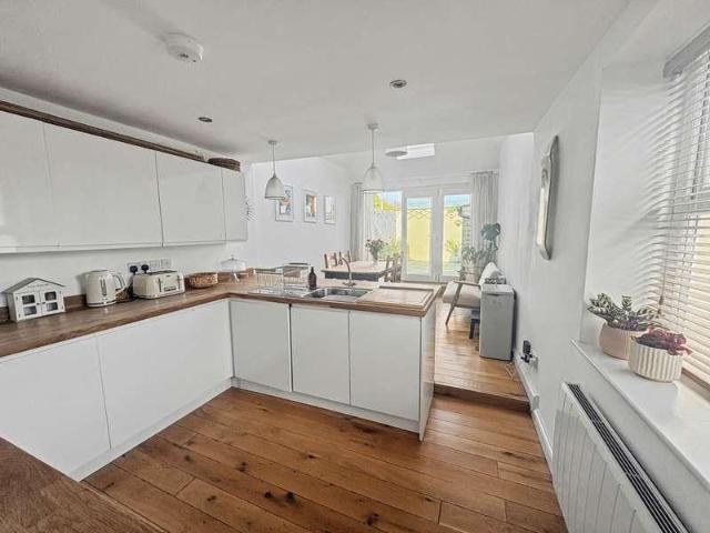 2 bed house for sale