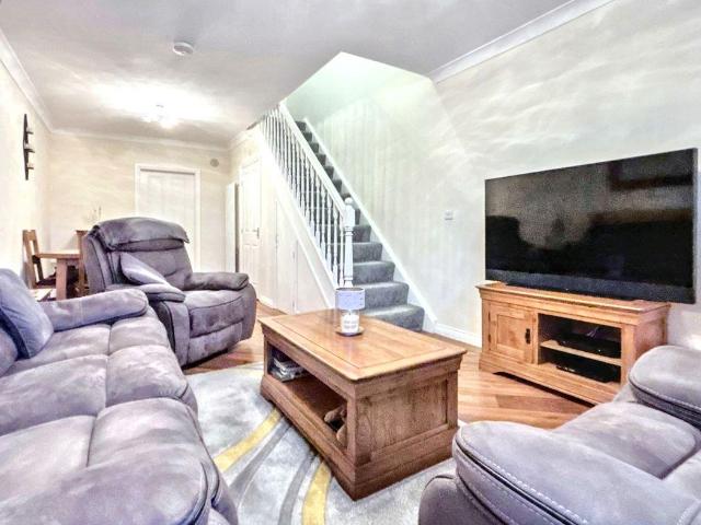2 bed house for sale