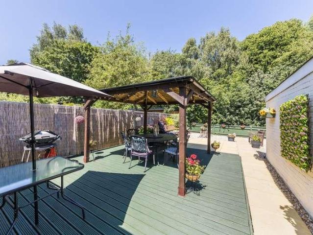2 bed house for sale