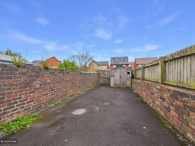 2 bed house for sale