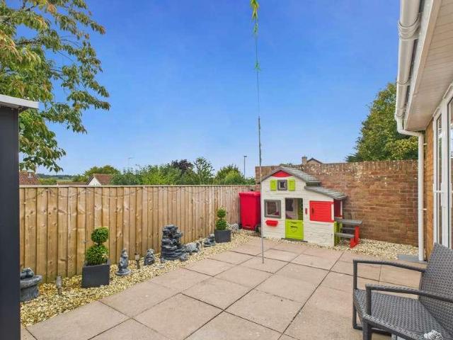 2 bed house for sale