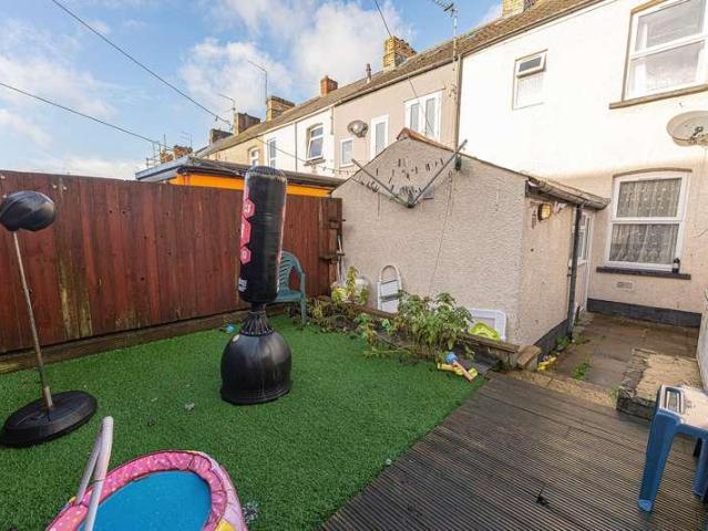 2 bed house for sale