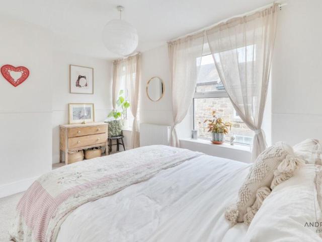 2 bed house for sale