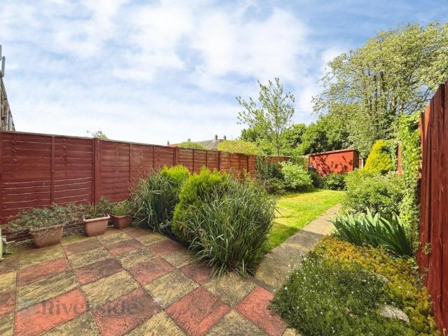 2 bed house for sale