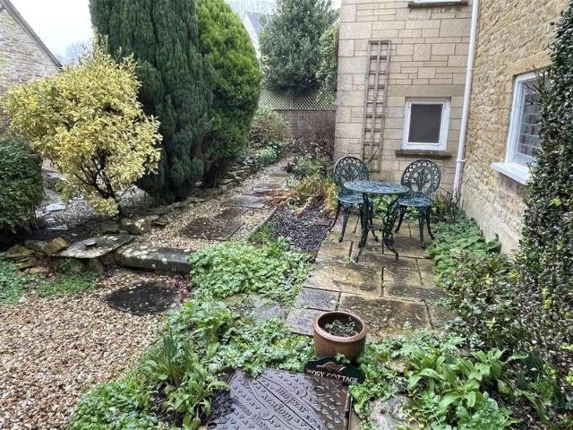 2 bed house for sale