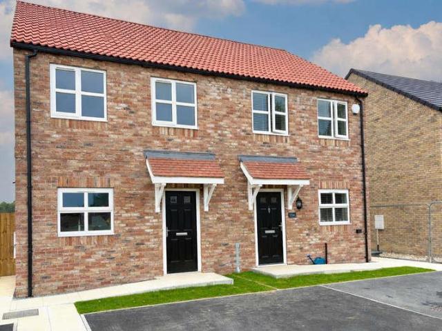2 bed house for sale