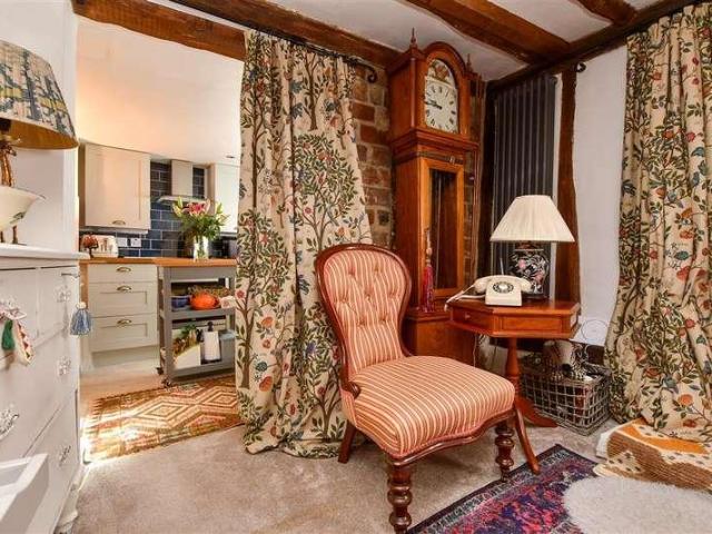 2 bed house for sale