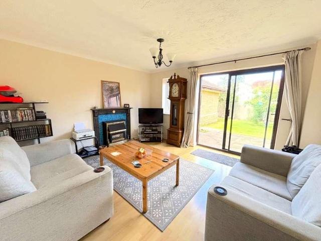 2 bed house for sale