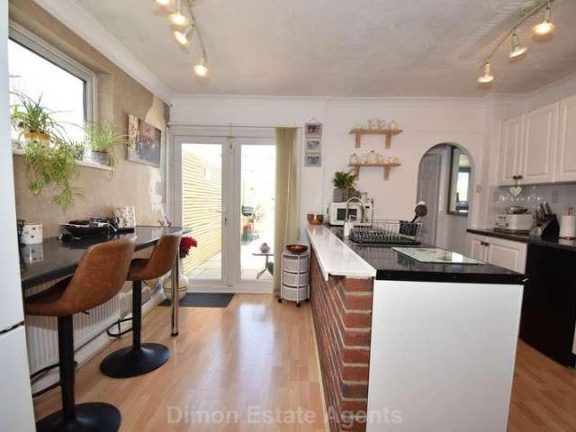 2 bed house for sale