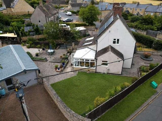 2 bed house for sale