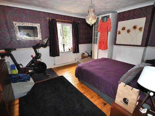 2 bed house for sale