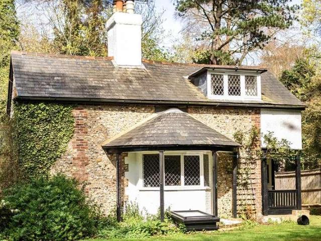 2 bed house for sale