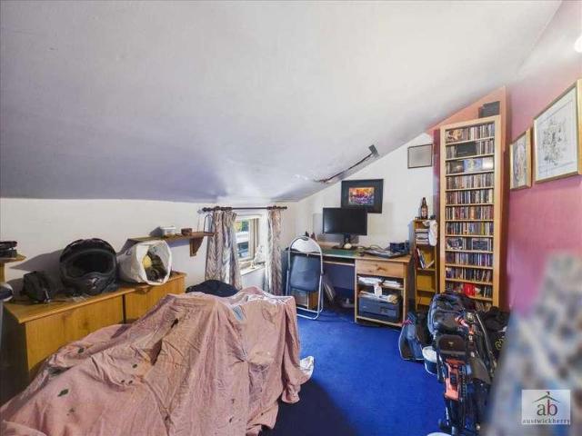 2 bed house for sale