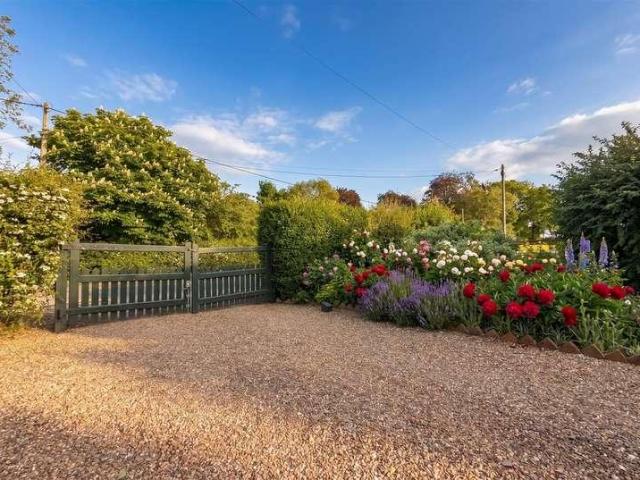 2 bed house for sale