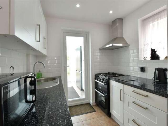 2 bed house for sale
