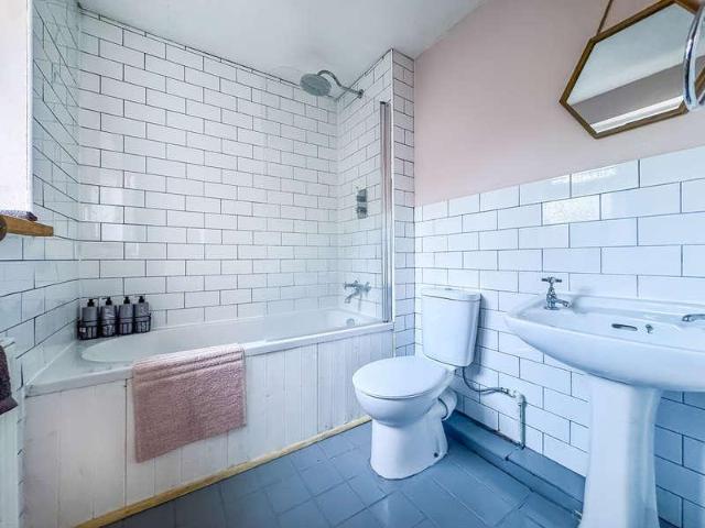 2 bed house for sale