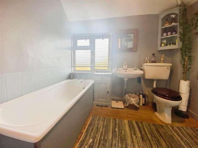 2 bed house for sale