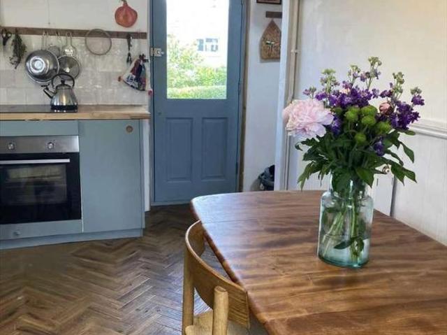 2 bed house for sale