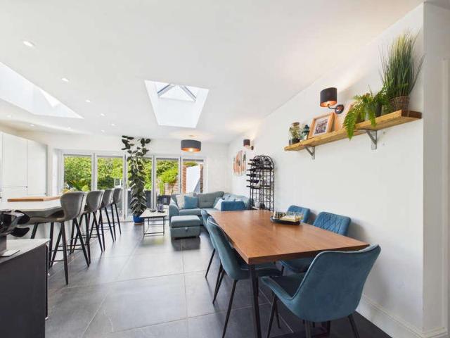 2 bed house for sale