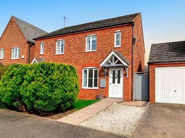 2 bed house for sale