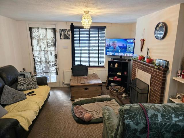 2 bed house for sale