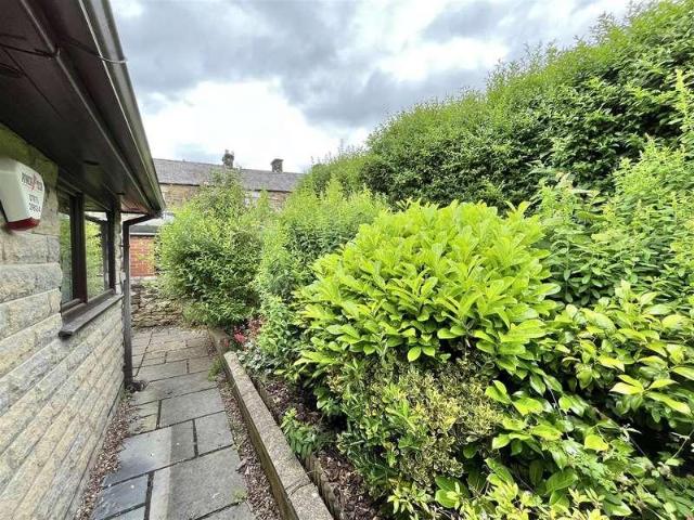 2 bed house for sale