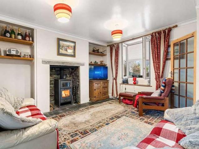 2 bed house for sale