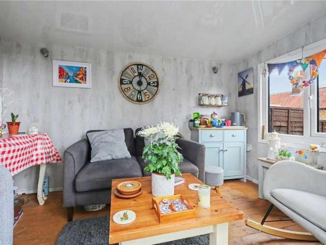 2 bed house for sale