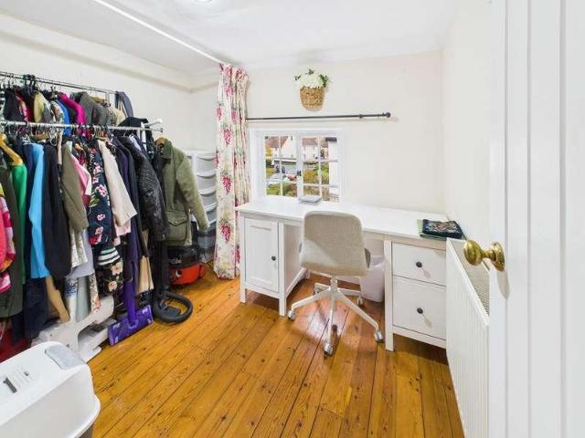 2 bed house for sale