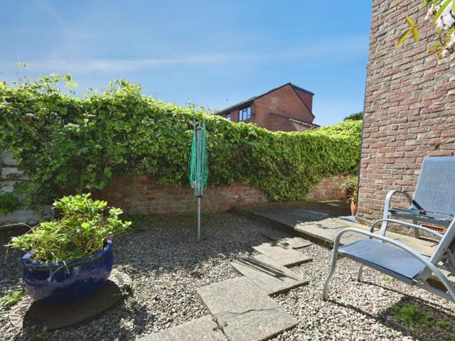 2 bed house for sale