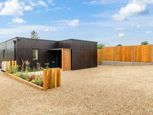 2 bed house for sale