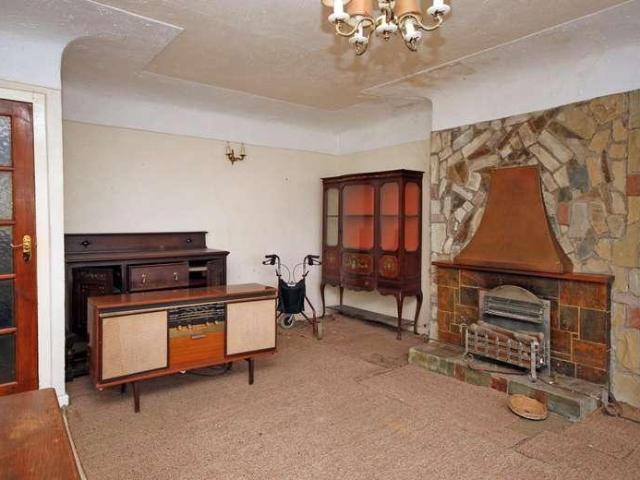 2 bed house for sale