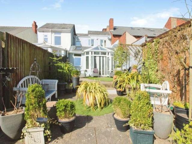 2 bed house for sale